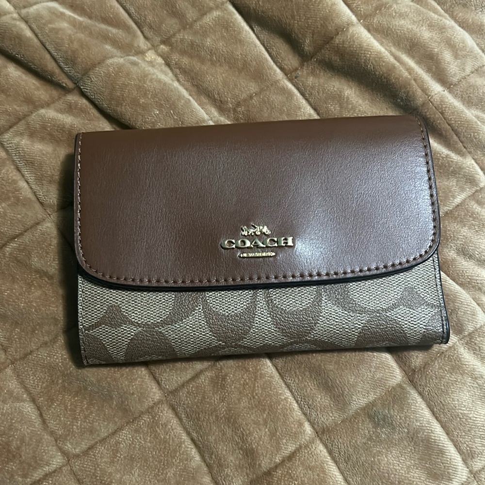 Coach Signature Pvc Checkbook Wallet Khaki/Saddle - Gem